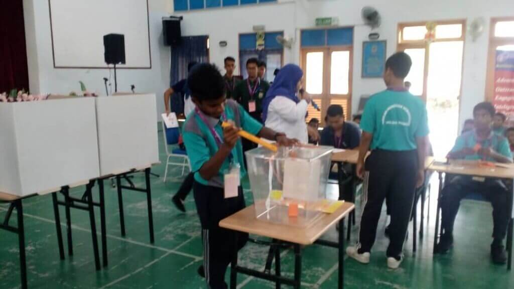 Pelajar SMK Saujana Indah Rasai Pengalaman Mengundi - Malaysiaaktif