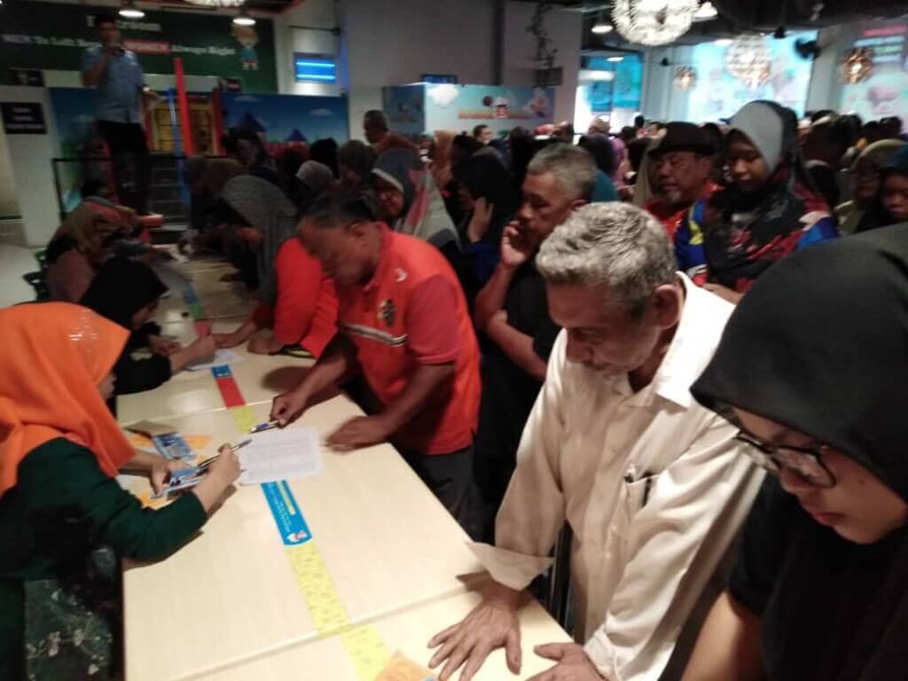 650 Warga Taman Templer Manfaat Baucar Jom 'Shopping' Raya - Malaysiaaktif