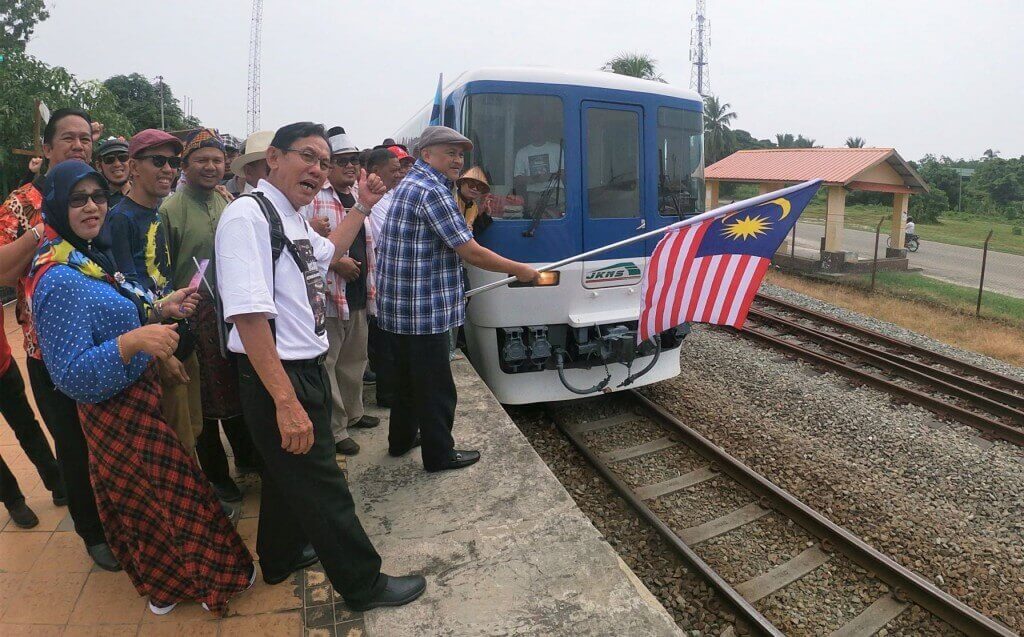 Telur Rebus, Kacang, Kochung - Menu Nostalgia Kereta Api Wap ...