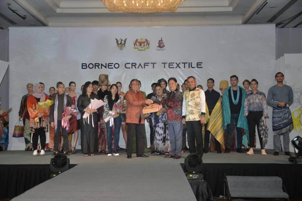 Malam Gala Borneo Craft Textile Martabatkan Produk Kraf Tekstil Sarawak ...