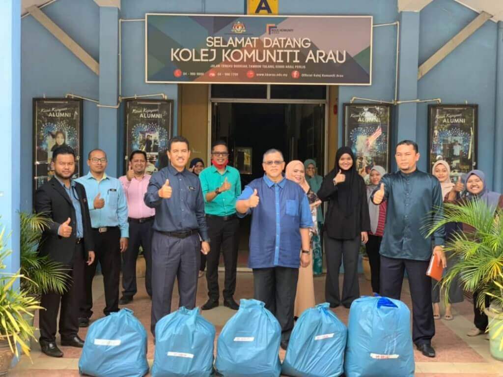 COVID-19 : BriSK Sumbang PPE Bantu Pejuang Barisan Hadapan - Malaysiaaktif