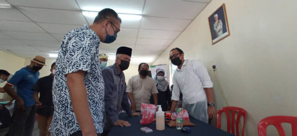 Sukarelawan Bantu Program Vaksin Orang Asli Johol - Malaysiaaktif