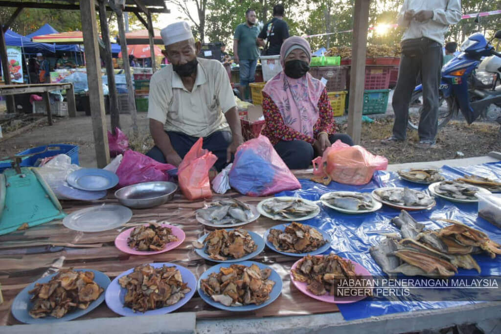 Nat Pokok Getah Pasar Sehari Pelancongan Di Perlis - Malaysiaaktif