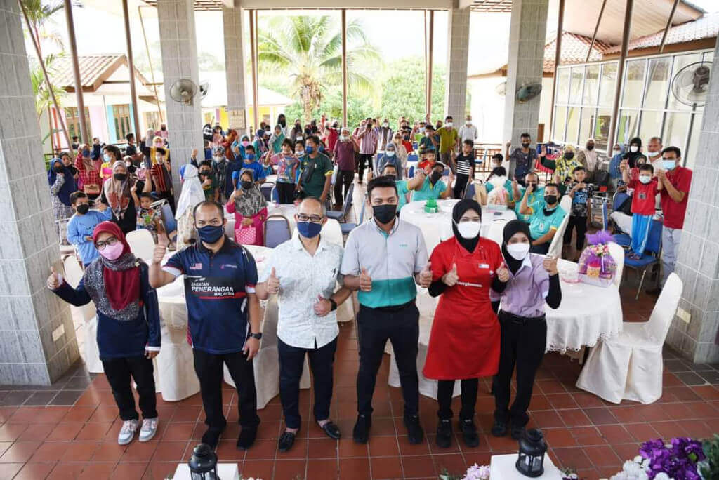 100 Asnaf Terima Sumbangan Aidilfitri - Malaysiaaktif