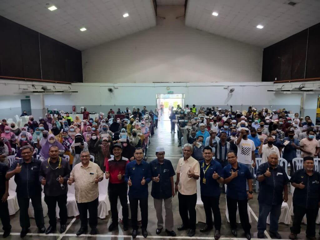 Perak SADC Agih Sumbangan Kepada 200 Penerima - Malaysiaaktif