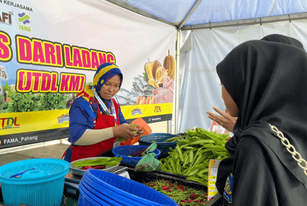 150 Fakir, Asnaf Terima Sumbangan Yayasan Nur Jauhar – Malaysiaaktif