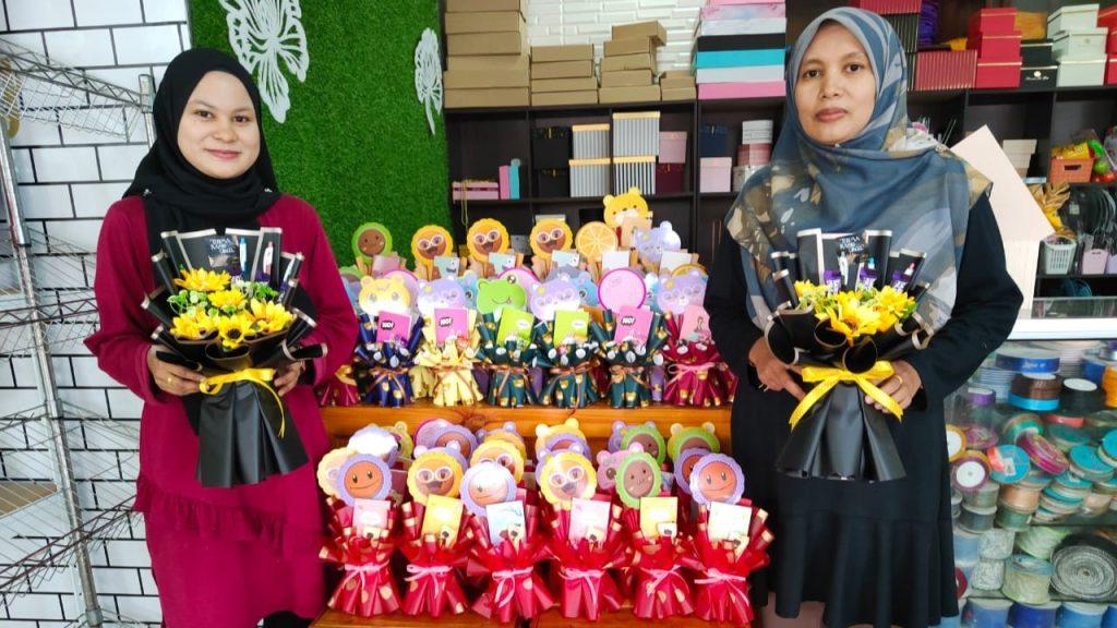 Jambangan Bunga Coklat, Rezeki Musim Graduasi - Malaysiaaktif