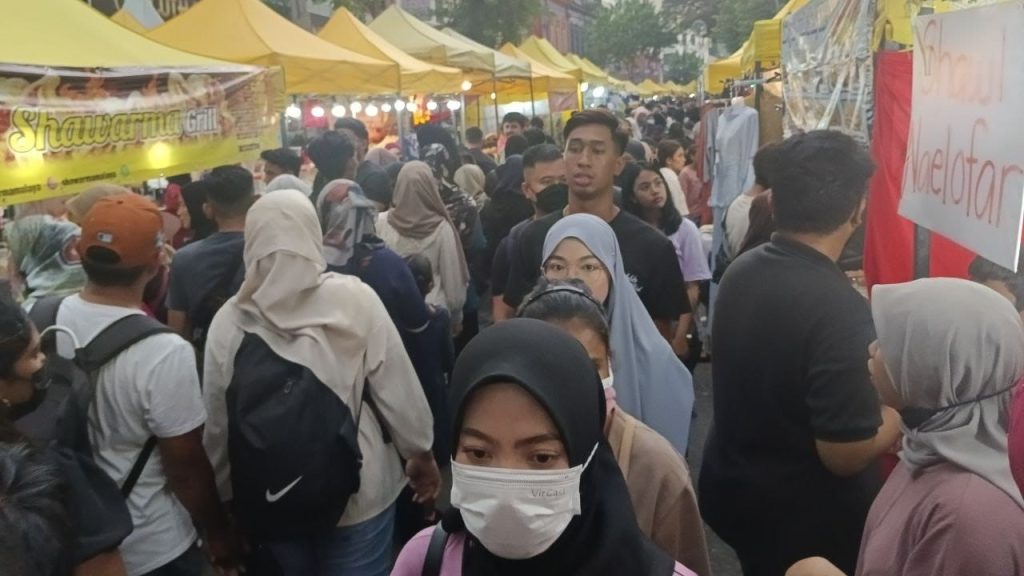 Jalan TAR Dibanjiri Orang Ramai - Malaysiaaktif