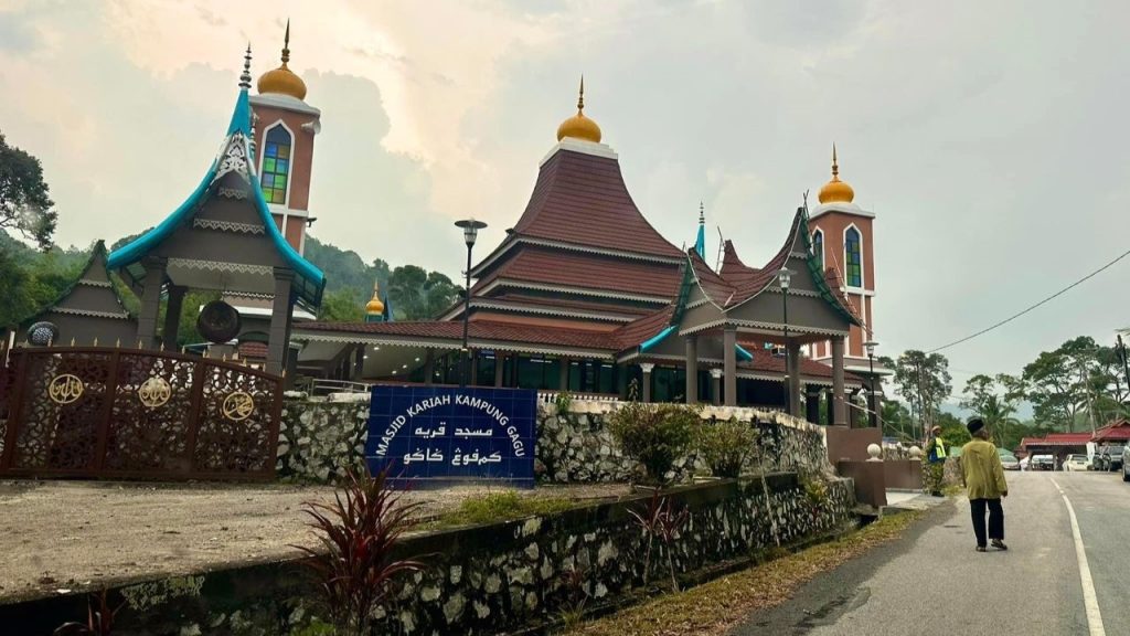 Jemaah Kampung Gagu Solat Aidilfitri Di Masjid Baharu - Malaysiaaktif