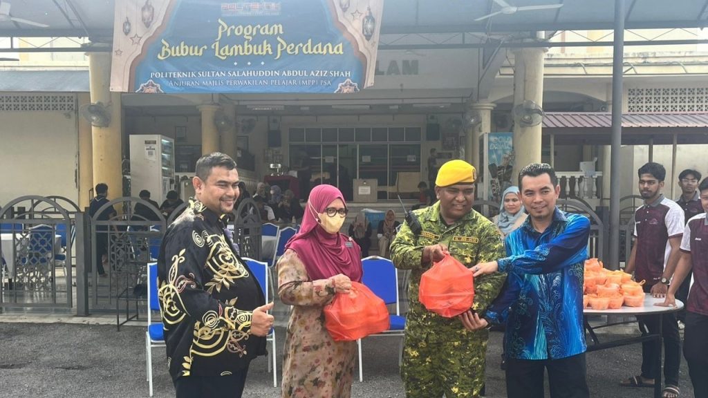 Tradisi Rewang Bubur Lambuk PSA Eratkan Perpaduan Kaum - Malaysiaaktif
