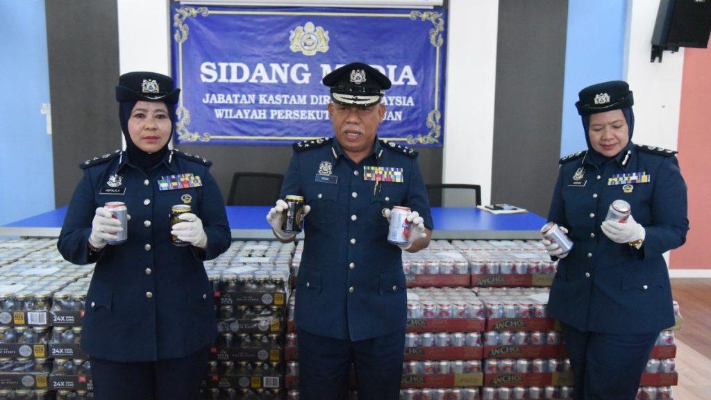 Kastam Labuan Halang Penyeludupan 178 Karton Minuman Keras - Malaysiaaktif