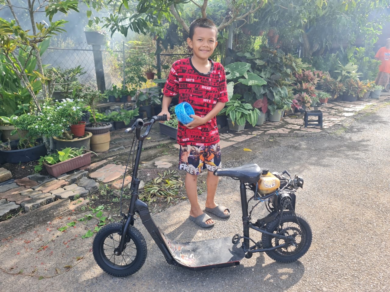 'MacGyver' Cilik Cipta ‘Go Ped Skuter’ Menggunakan Bahan Kitar Semula ...