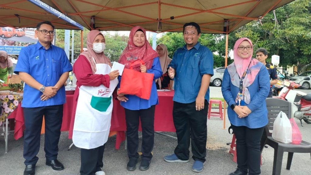 Jualan Agro Madani Tarikan Pengunjung Pasar Tani Bagan Samak ...