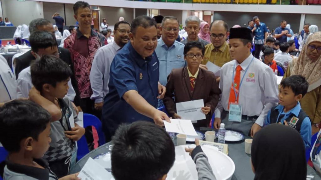 PM Sentiasa Komited Dekati Rakyat - Malaysiaaktif