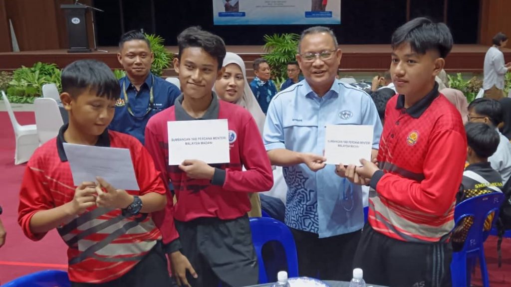 PM Sentiasa Komited Dekati Rakyat - Malaysiaaktif