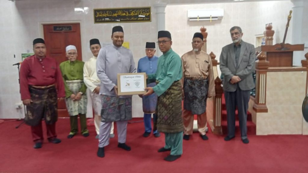 Kariah Masjid Kampung Perlis Terima Gerobok Rezeki - Malaysiaaktif