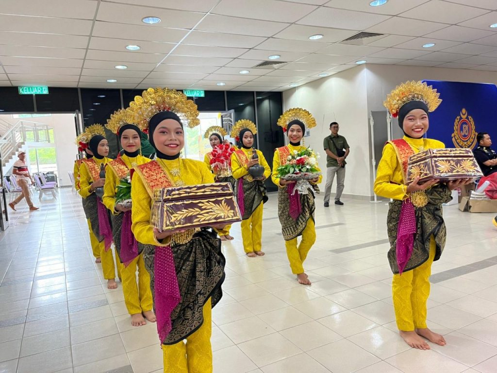 Kumpulan Puteri Gemalai Tari Angkat Martabat Tarian Tradisional ...