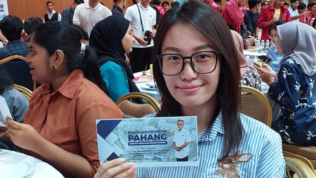 Siswa Anak Pahang Teruja Dapat Duit Saku - Malaysiaaktif