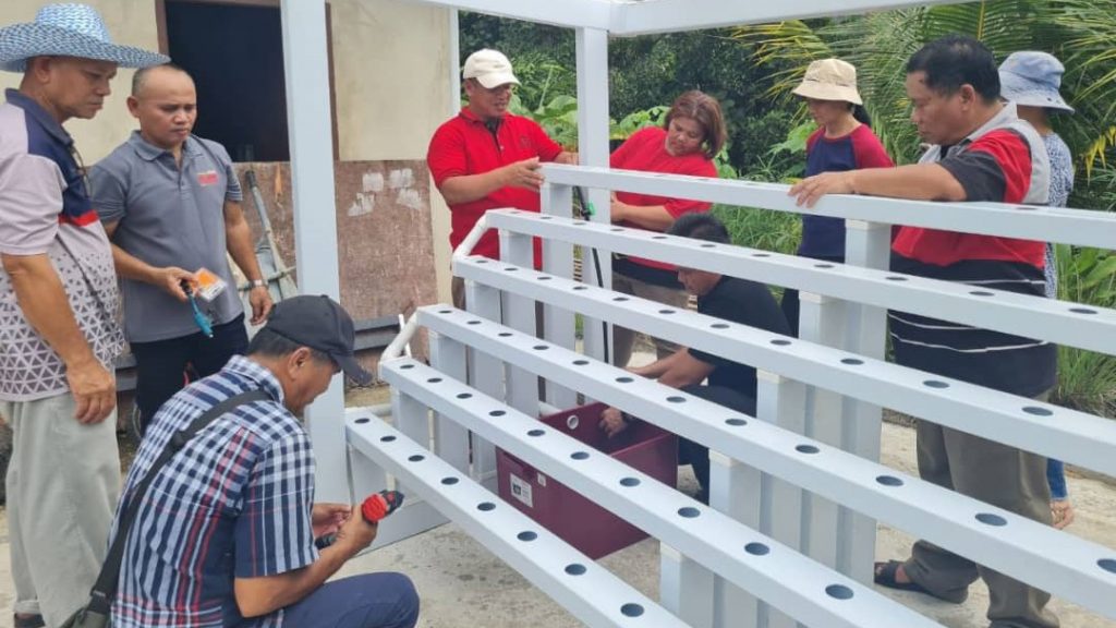 Kursus Penanaman Hidroponik Beri Peluang Penduduk Kampung Tingkat Hasil Pertanian - Malaysiaaktif