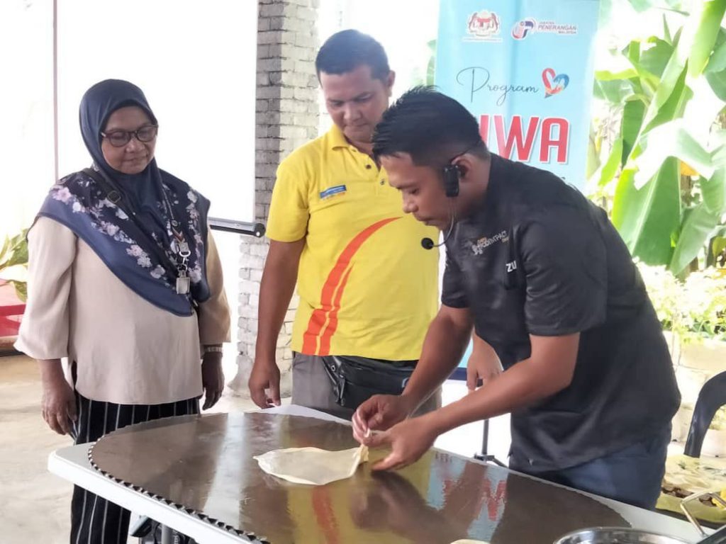 Jana Pendapatan, Orang Kampung Belajar Buat Roti Canai Secara Percuma ...