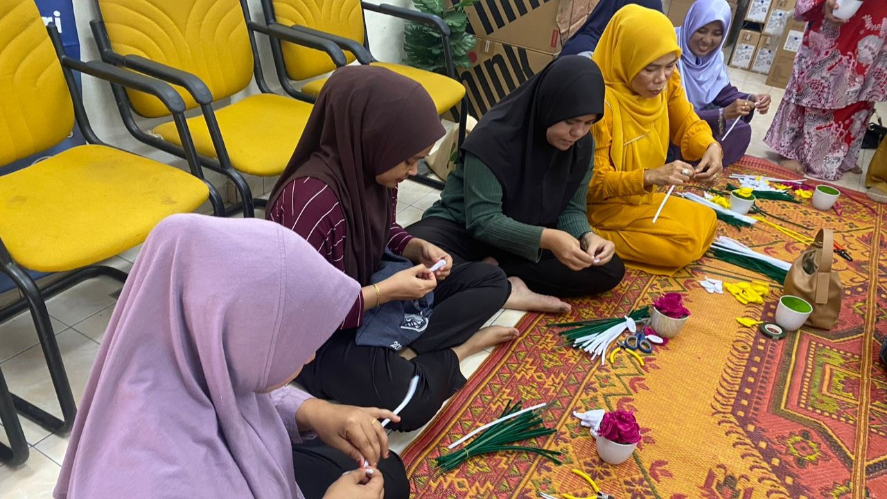 Bunga 'Chenille' Jana Pendapatan Komuniti Desa - Malaysiaaktif