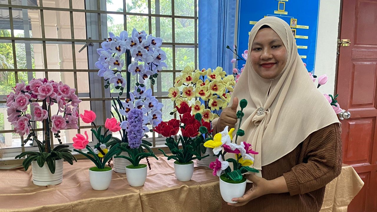 Bunga 'Chenille' Jana Pendapatan Komuniti Desa - Malaysiaaktif