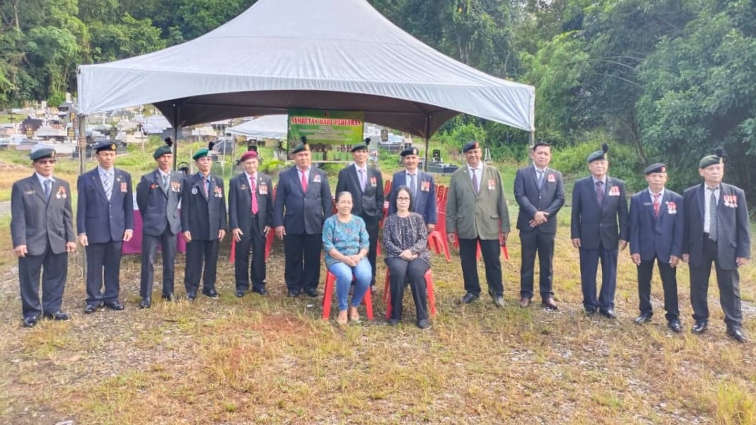 Kalungan Bunga Hari Pahlawan Kenangkan Kembali Pengorbanan Mendiang ...