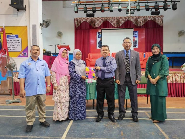 Simulasi Perarakan Diraja Dan Pencak Silat Curi Tumpuan Pelajar Kelab ...