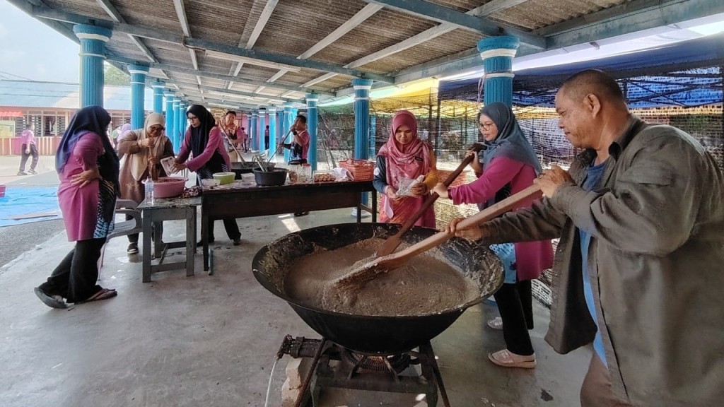 Tradisi Memasak Bubur Asyura Diteruskan - Malaysiaaktif