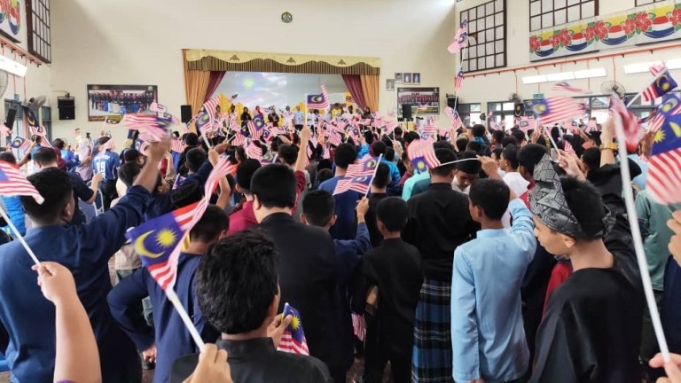 Konvoi Kembara Merdeka Jalur Gemilang Disambut Meriah Di Sungai Acheh - Malaysiaaktif