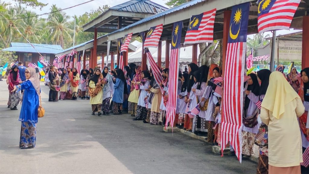 Konvoi Kembara Merdeka Jalur Gemilang Disambut Meriah Di Sungai Acheh - Malaysiaaktif
