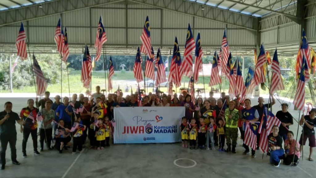 Penduduk Kampung Skiat Baru Jayakan Kempen Inisiatif 1 Rumah 1 Jalur Gemilang - Malaysiaaktif