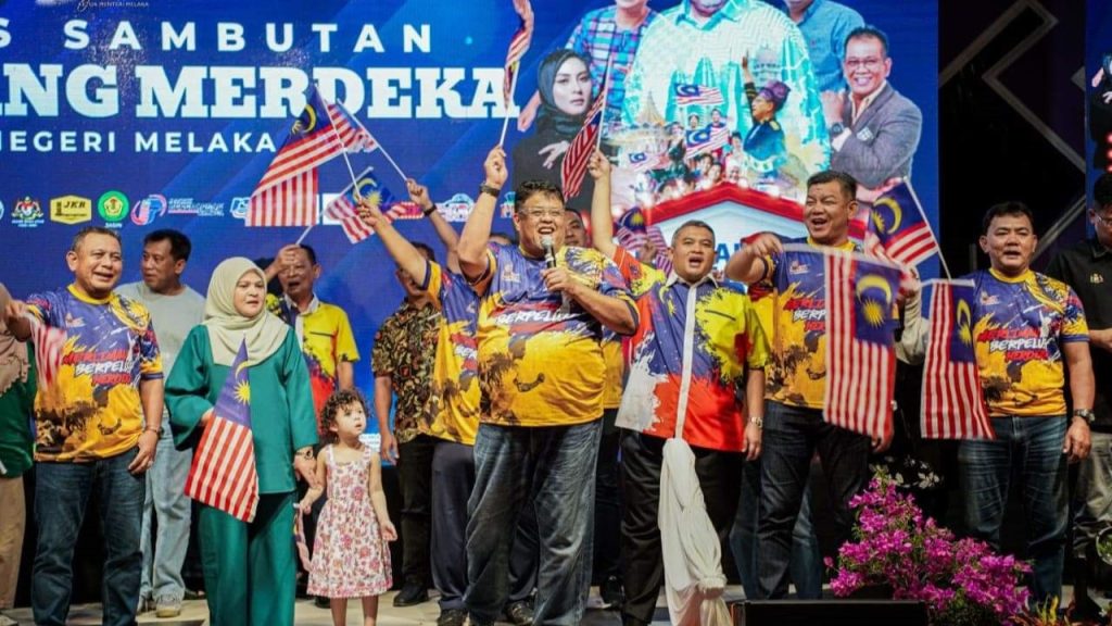 Rakyat Melaka Membanjiri Dataran Orang Kampung Sambut Ambang Merdeka - Malaysiaaktif