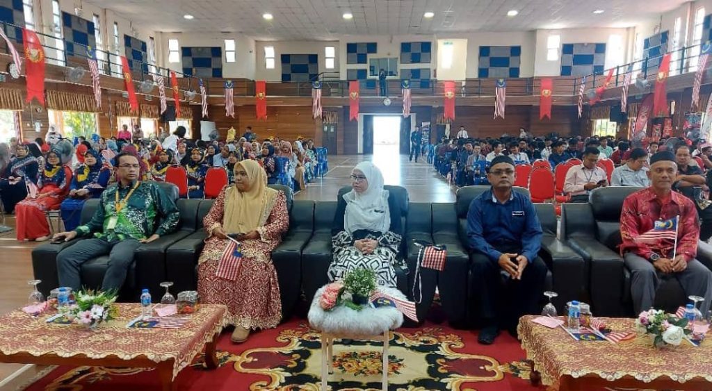 Warga KMKK Dan Komuniti MADANI Semarak Semangat Patriotisme - Malaysiaaktif