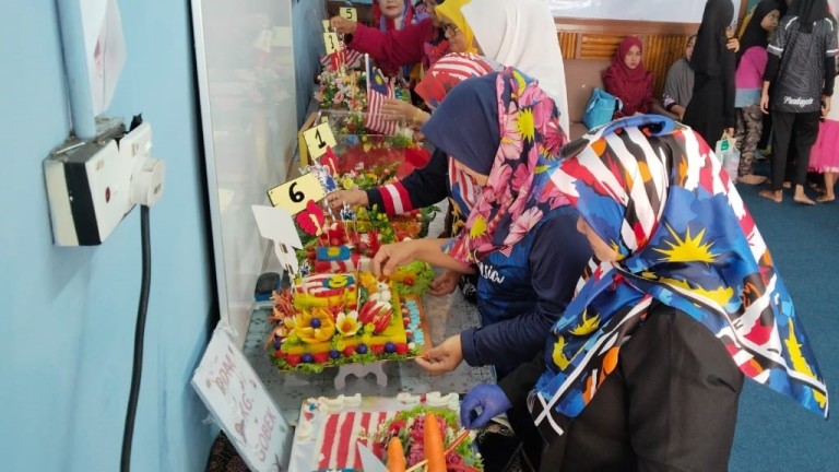 Kreativiti Penduduk Hidupkan Sambutan Bulan Kemerdekaan - Malaysiaaktif