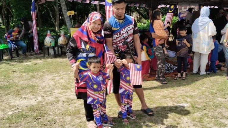 Pasangan Kembar Cilik Curi Tumpuan Pertandingan Busana Merdeka ...