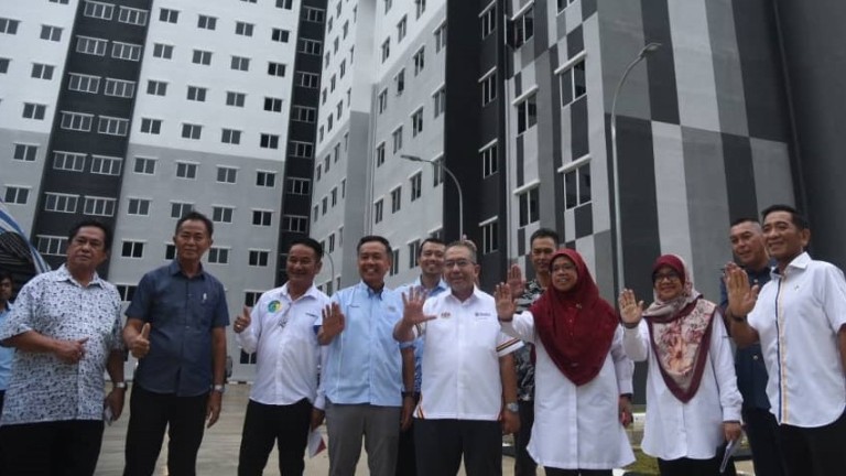 Penerima PPR Batu Arang Bersyukur Dapat Rumah Sendiri - Malaysiaaktif