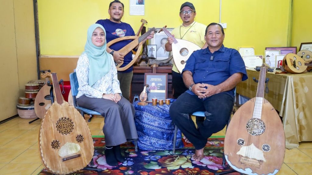 Keunikan Gambus Johor Berwajah Melayu - Malaysiaaktif
