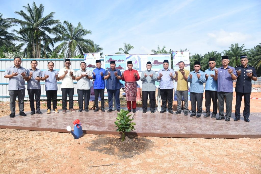 Majlis Pecah Tanah Projek Roboh Dan Bina Baru Masjid Kariah Bongek ...