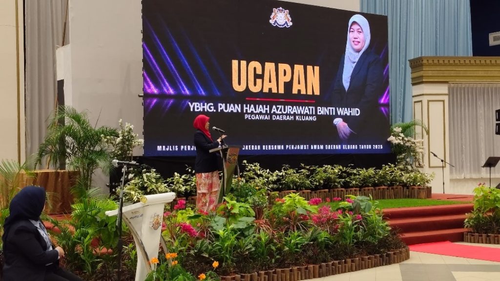 Penjawat Awam Kluang Lafaz Ikrar Akta Rahsia Rasmi Mulakan Tahun 2025 ...