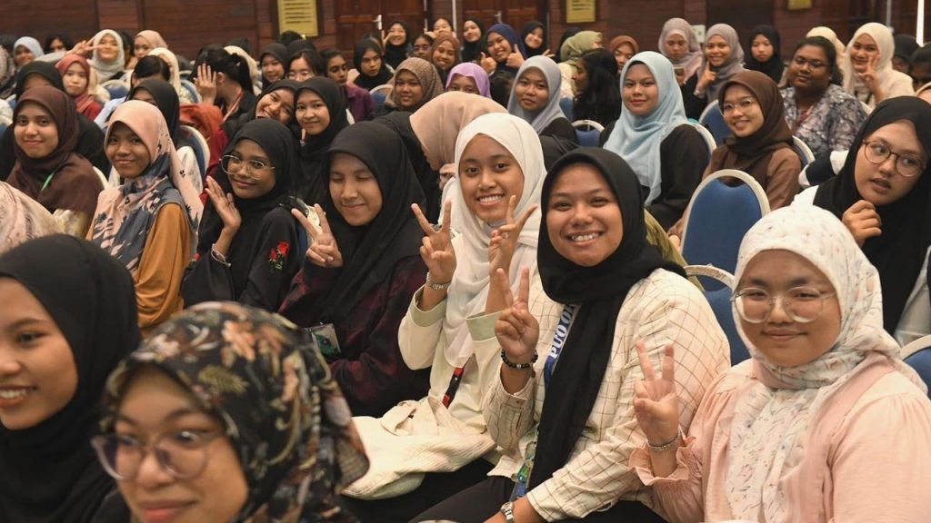 KPT Pentingkan Keseimbangan Sahsiah Dan Teknologi Moden Pelajar ...