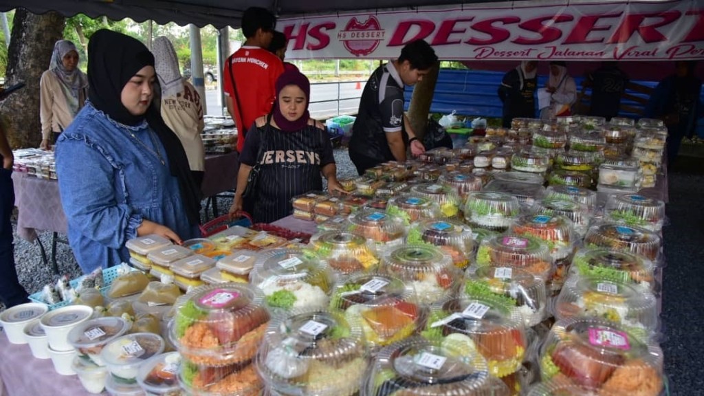 Vendor Pencuci Mulut Jalanan Viral Perlis Menyediakan 300 Pilihan ...