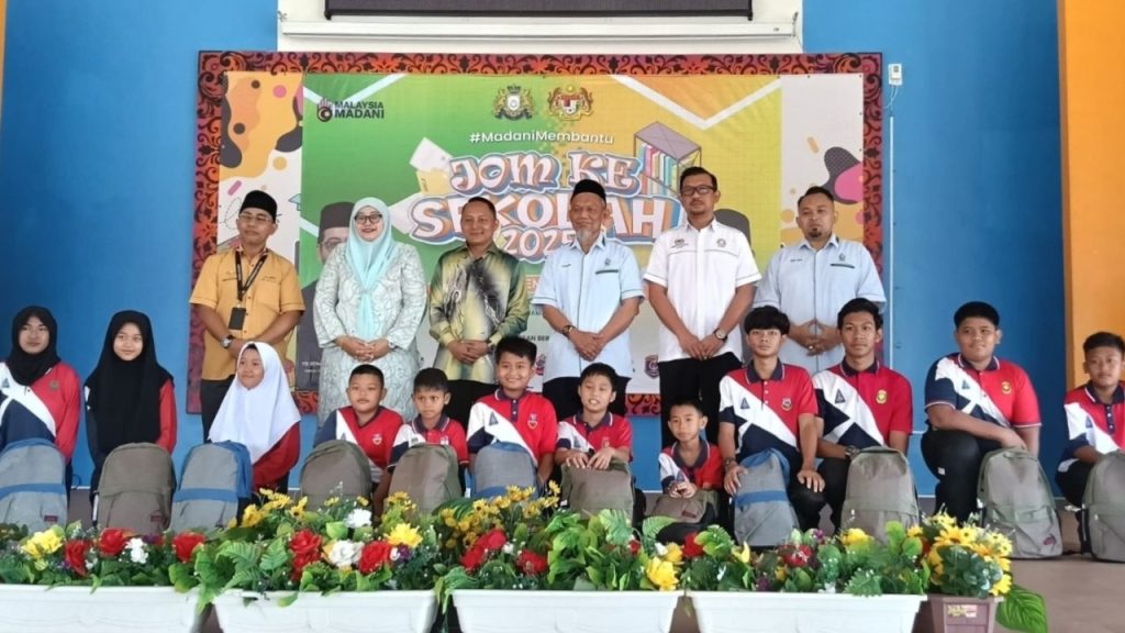 500 Pelajar Asnaf Kota Tinggi Terima Set Persekolahan Lengkap ...