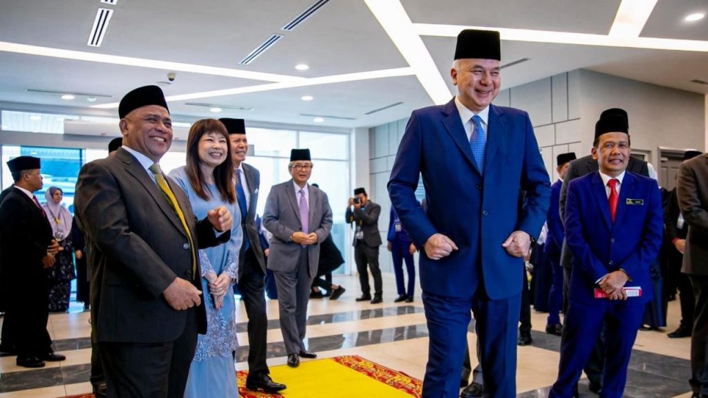 Sultan Perak Rasmi Menara HASiL LHDN Teluk Intan - Malaysiaaktif