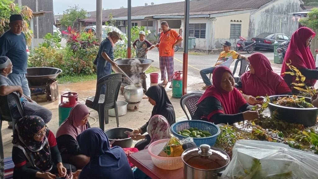 500 Bubur Lambuk Diedar Sempena Program Gerak Rahmah 2025 - Malaysiaaktif