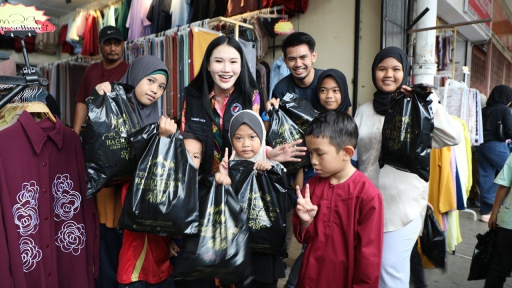 NGO Rai 50 Anak Yatim, Sokong Pengusaha Baju Raya Tempatan - Malaysiaaktif
