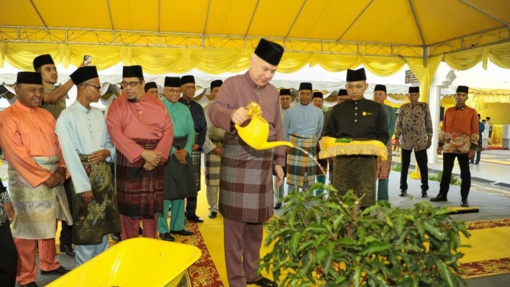 Sultan Perak Sempurna Rasmi Masjid Ar-Raudah - Malaysiaaktif