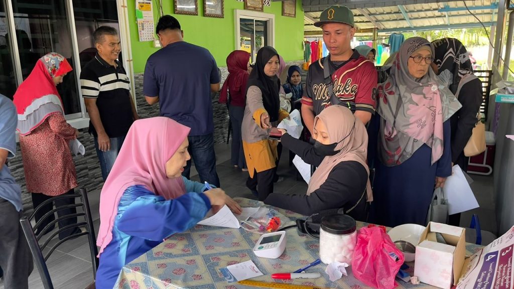 PeKa B40: Sentuhan Prihatin Buat Warga Emas Jarak Atas - Malaysiaaktif