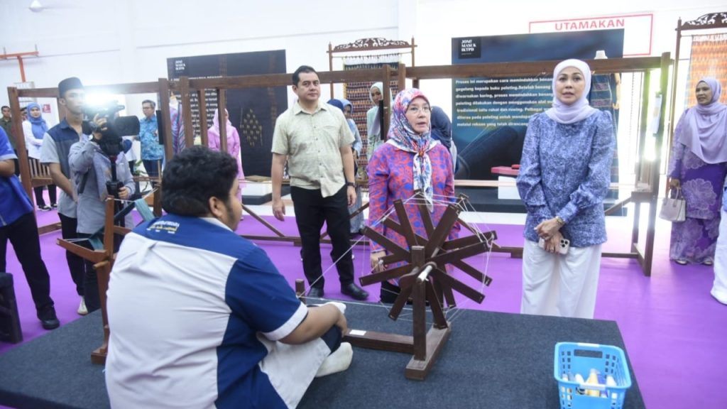 Tengku Permaisuri Selangor Dan Tengku Ampuan Pahang Berangkat Ke ...