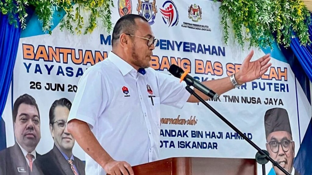 125 Pelajar Terima Bantuan Tambang Bas Sekolah Bernilai RM60,000 ...